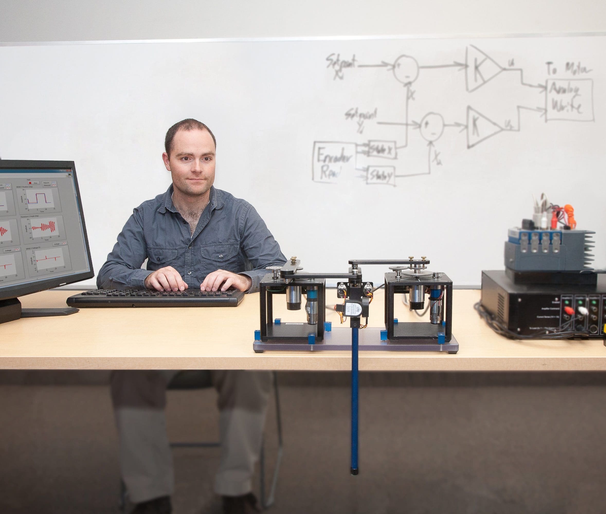 2 DOF Inverted Pendulum/Gantry - Quanser