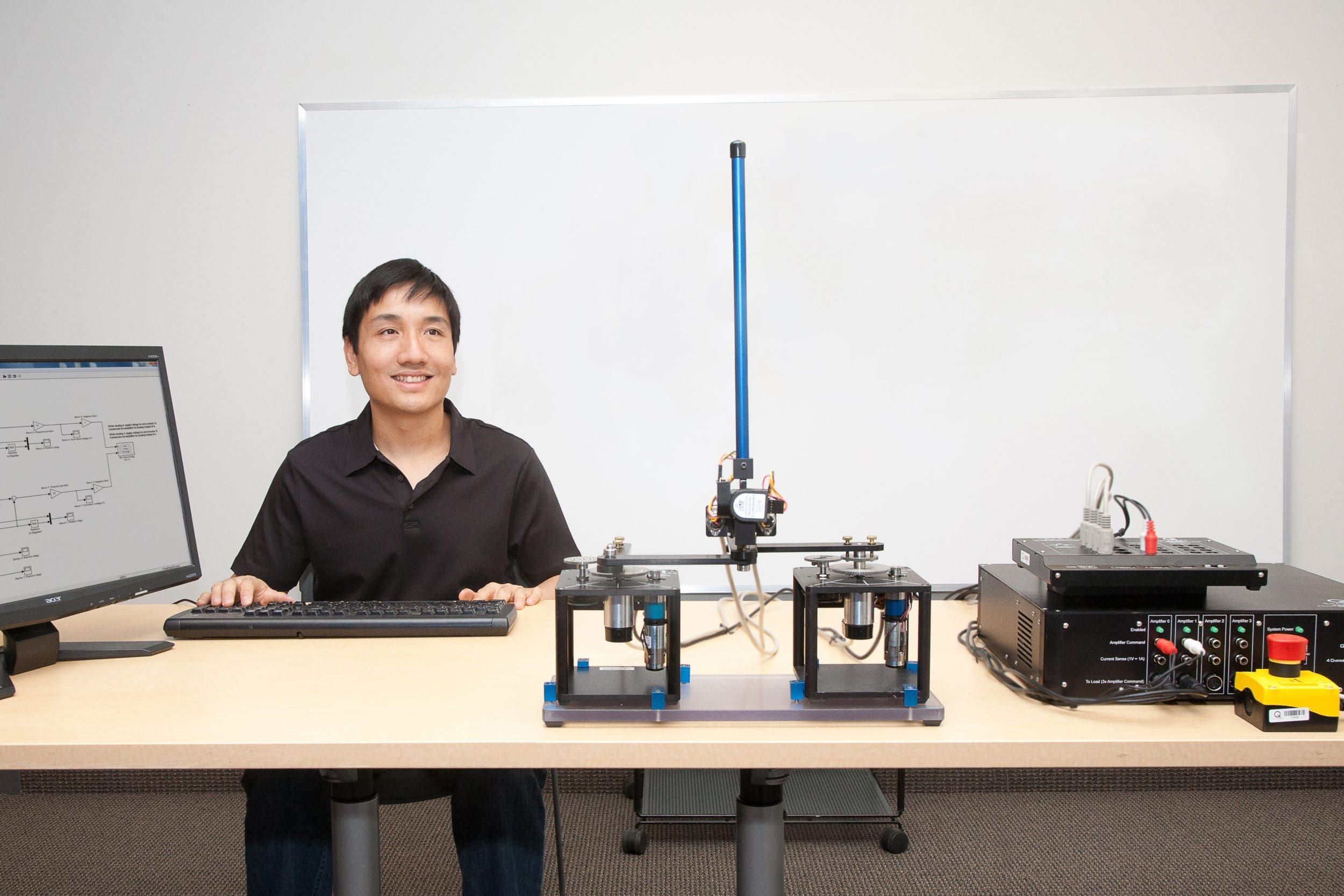 2 DOF Inverted Pendulum/Gantry - Quanser