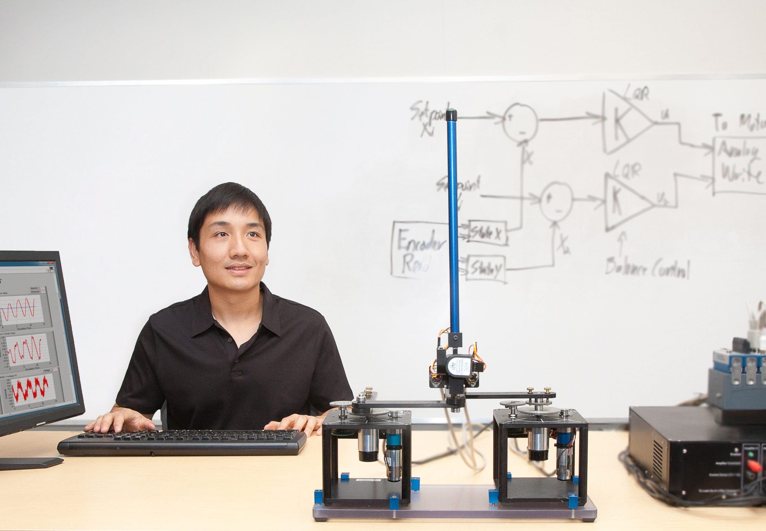 2 DOF Inverted Pendulum/Gantry - Quanser